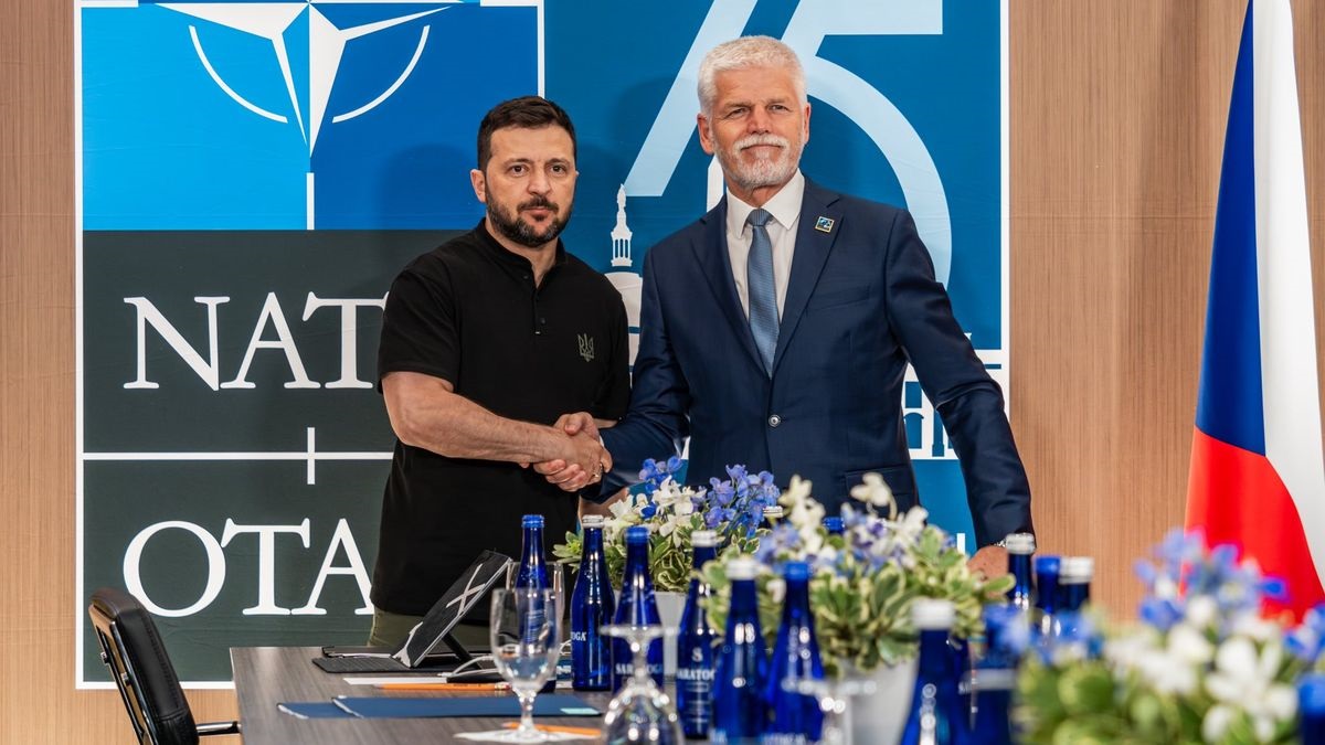 ΝΑΤΟϊκή χούντα σκεπάζει την Τσεχία, του Λεωνίδα Βατικιώτη - KOMMON