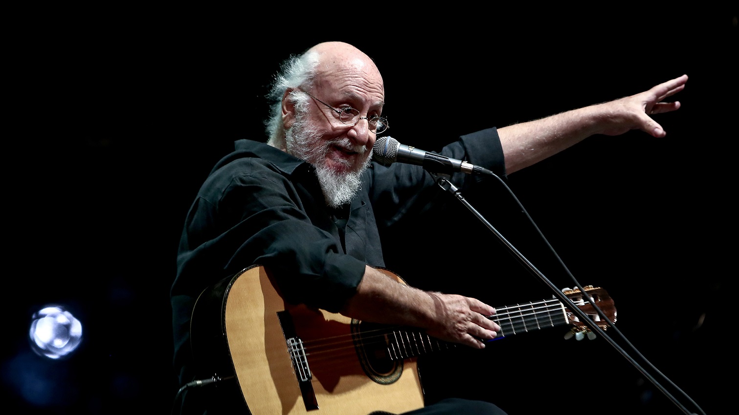 Διονύσης Σαββόπουλος (1944-2025): Οι παλιοί μας φίλοι, για πάντα φύγαν ...