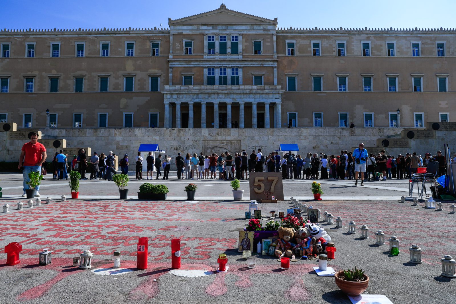 Μνημείο Άγνωστου στρατιώτη και μνημείο νομοθετικής υποκρισίας, του ...